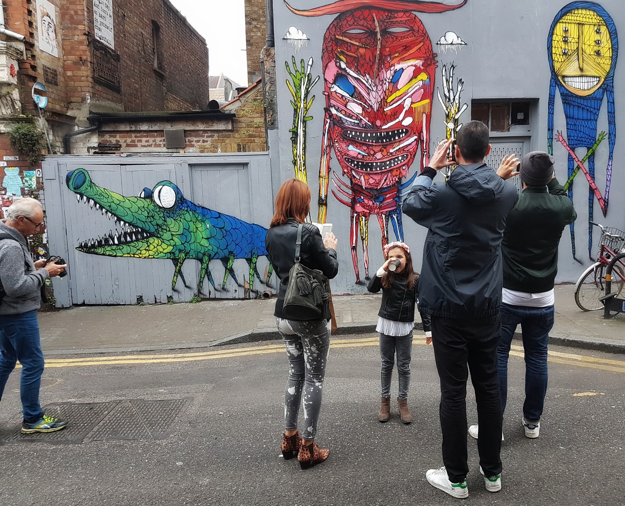 Bault /// Bestiaire fantastique et coloré sur Hanbury, Londres
